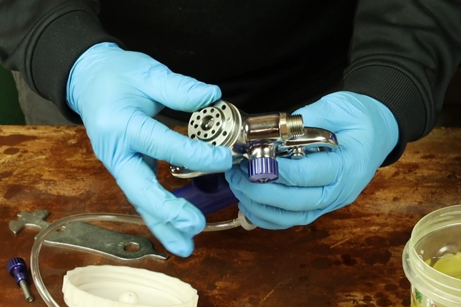 2 Minute / 2 Ounce Spray Gun Cleaning Method - Fuji Spray Systems