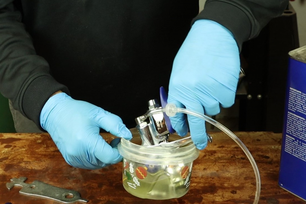 2 Minute / 2 Ounce Spray Gun Cleaning Method - Fuji Spray Systems