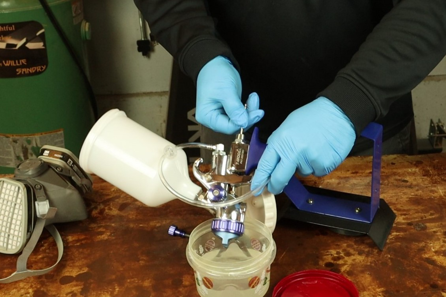 2 Minute / 2 Ounce Spray Gun Cleaning Method - Fuji Spray Systems